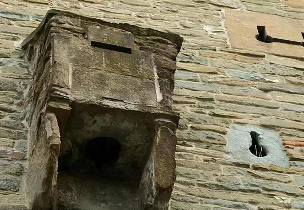 The "shit smelly" history of medieval Europe, the lady went to the ...