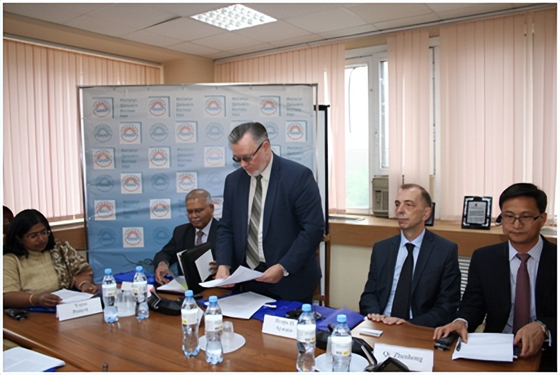 Russia's new ambassador to China looks straight - iNEWS