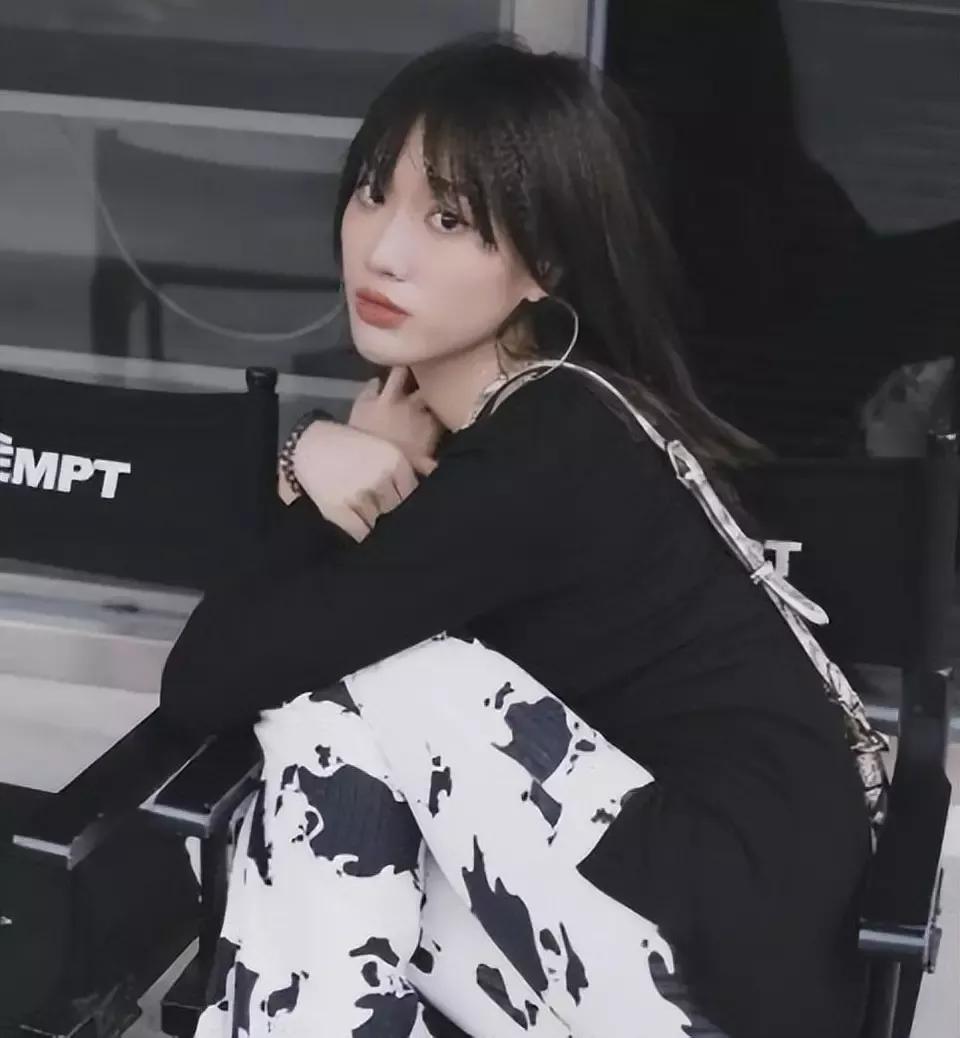 Yan Ni loves to interpret her grandma's new world, worrying about Yan Ni's daughter Zou Yuanqing ...