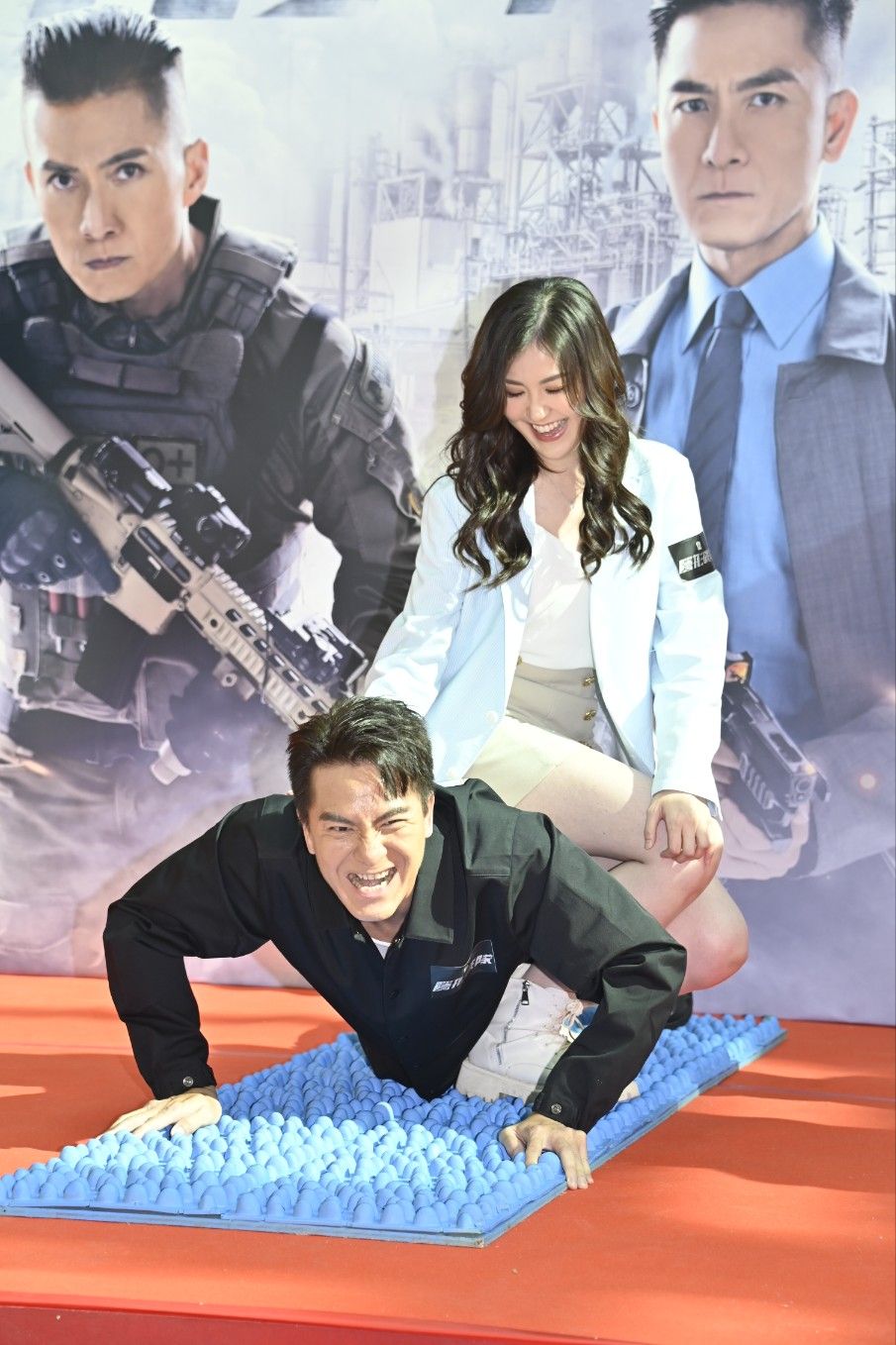 TVB TVB Shidi was tempted by the actress and did not dare to squint. He was so tired doing push ...