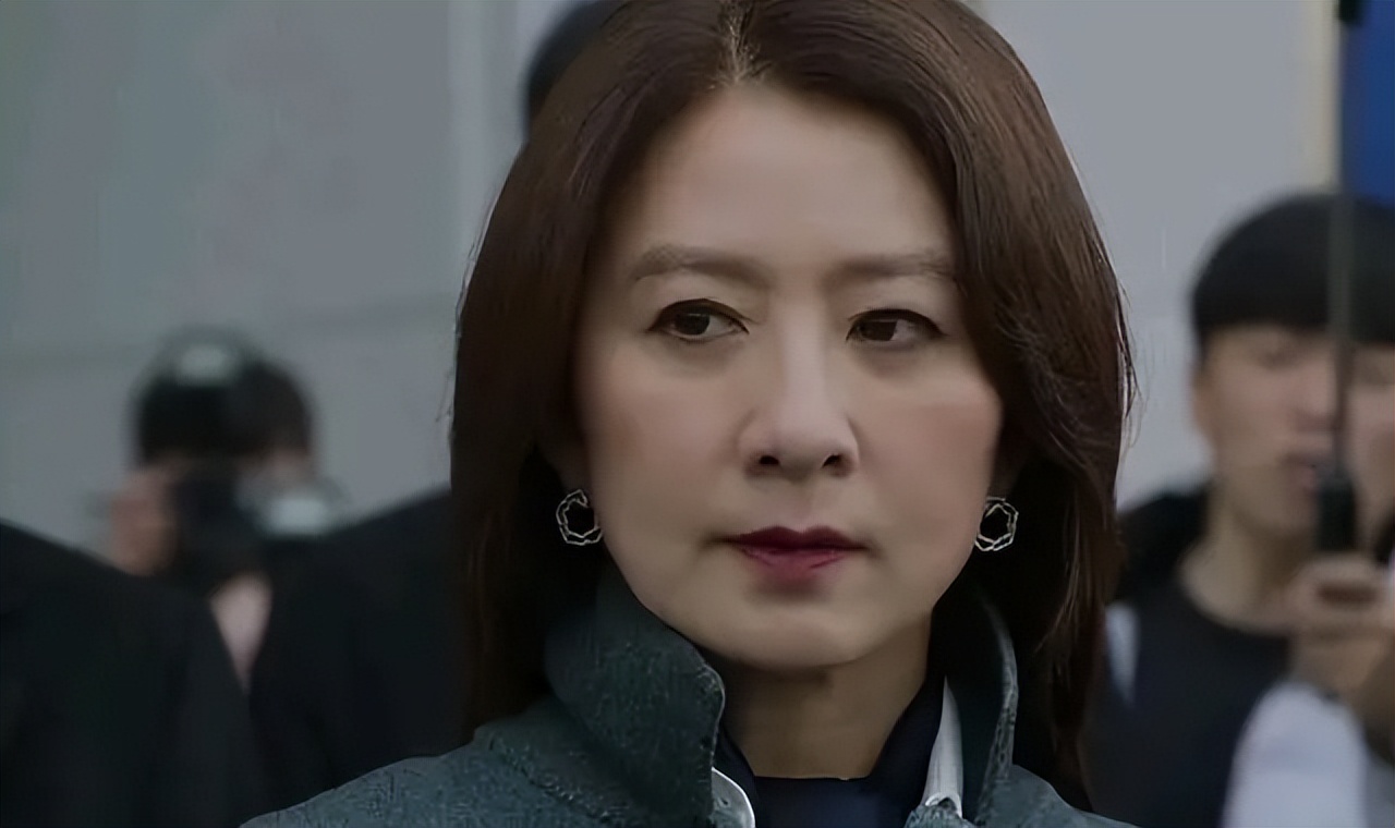 Kim Ai Ai Wen Suli's combined output, taking over "Dark Glory ...