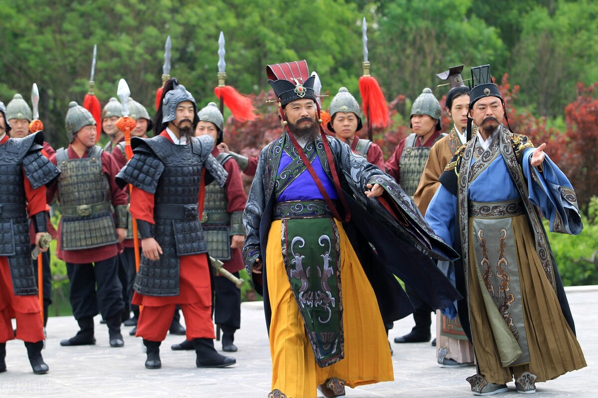 The fallen monarch who "offered" the throne - iNEWS