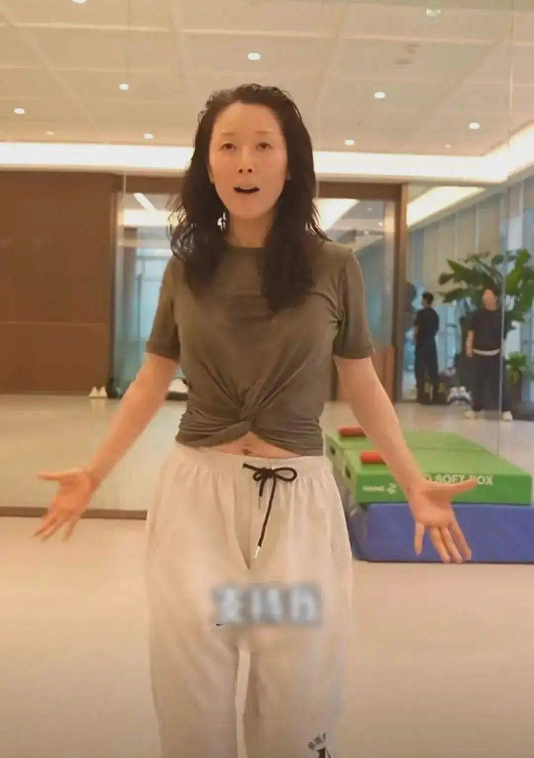 Singer Sun Yue recorded the show, after the beauty, the facial features ...