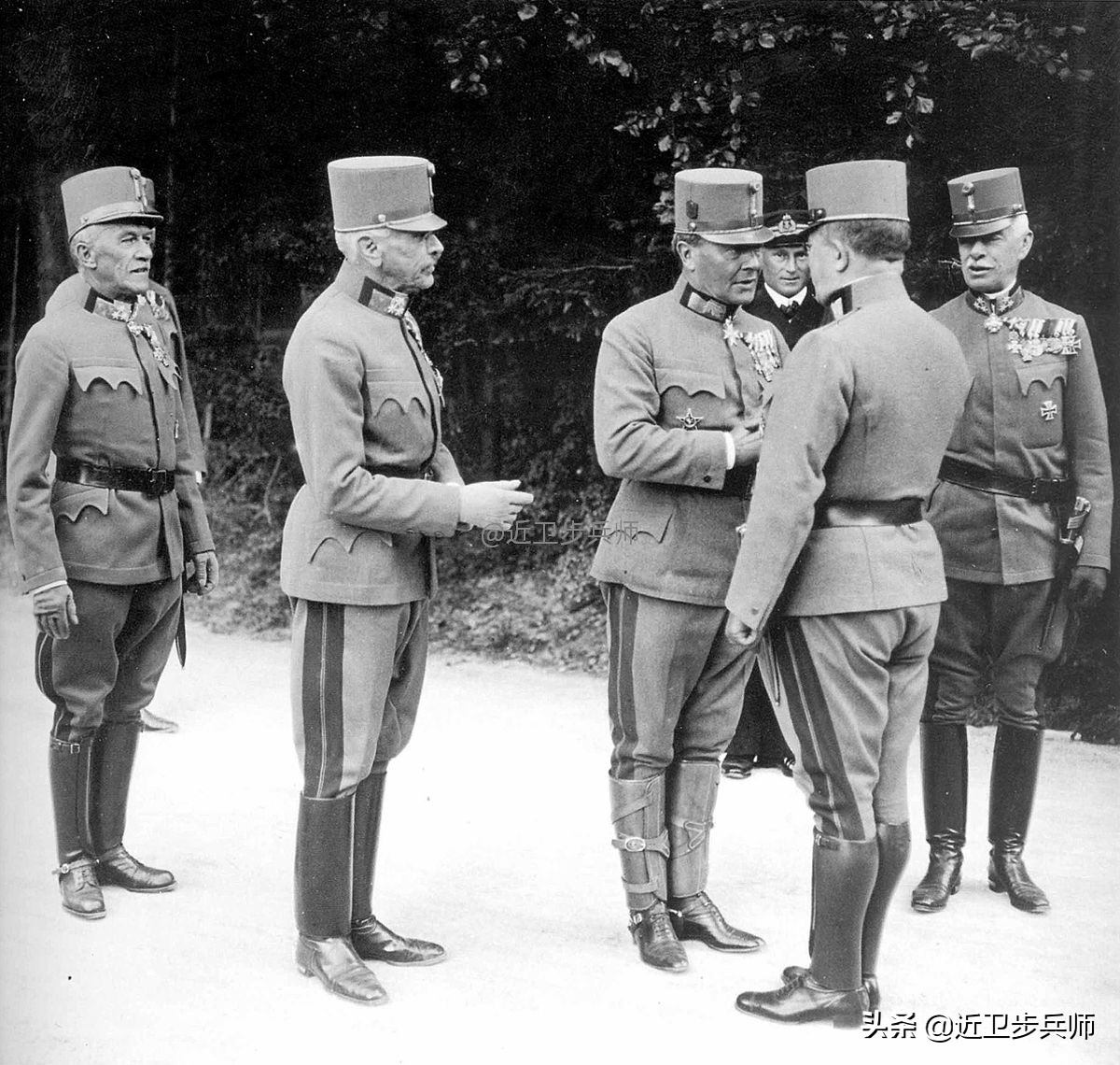 From the stills to see the military uniforms of the new army in the ...