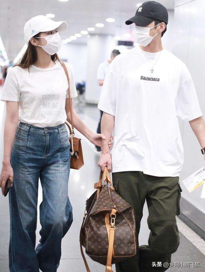 Jiang Chao, Medina, appeared at the airport in a couple's outfit and ...