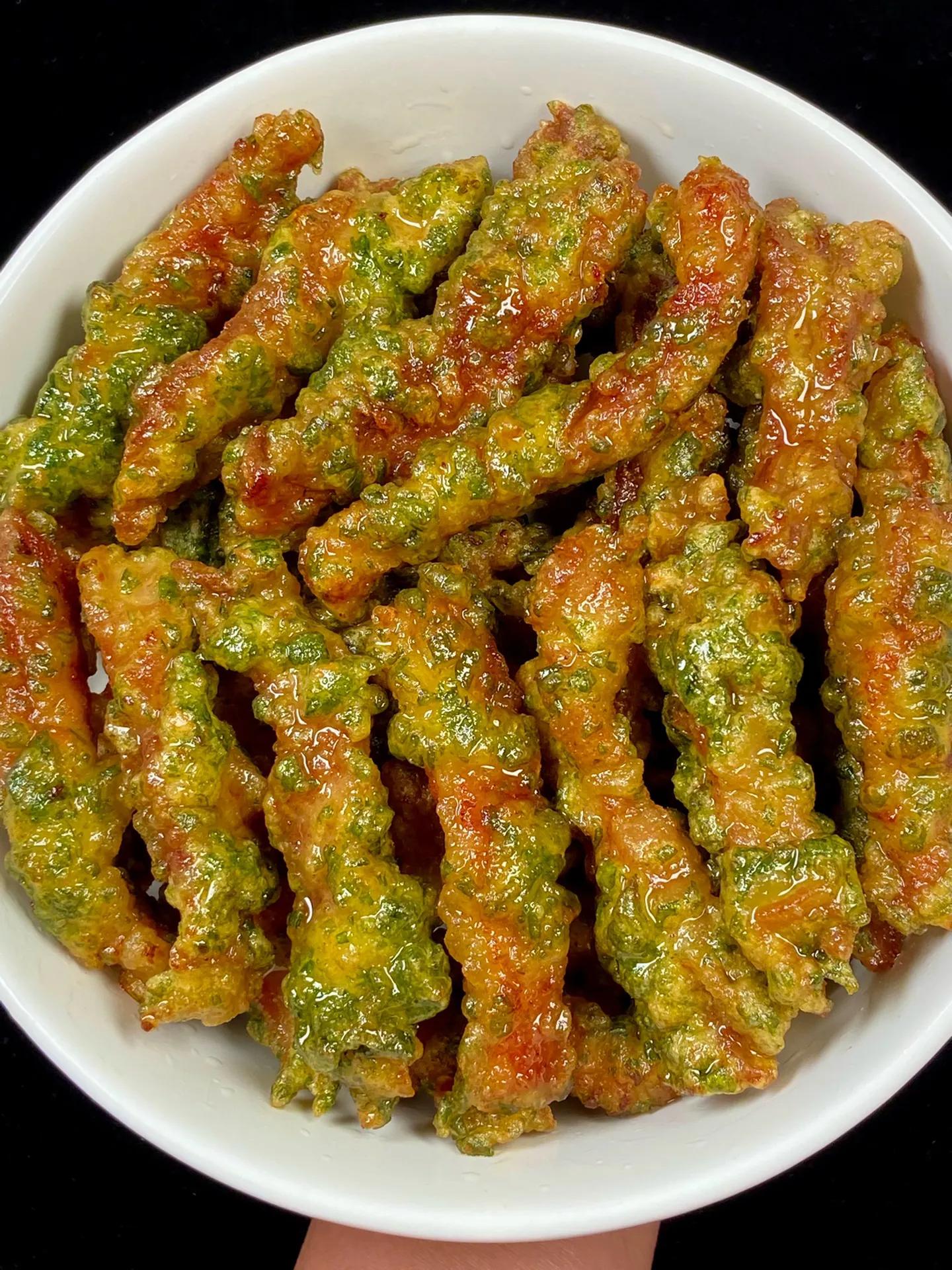 Teach you how to fry short crispy pork at home. It's crispy on the ...