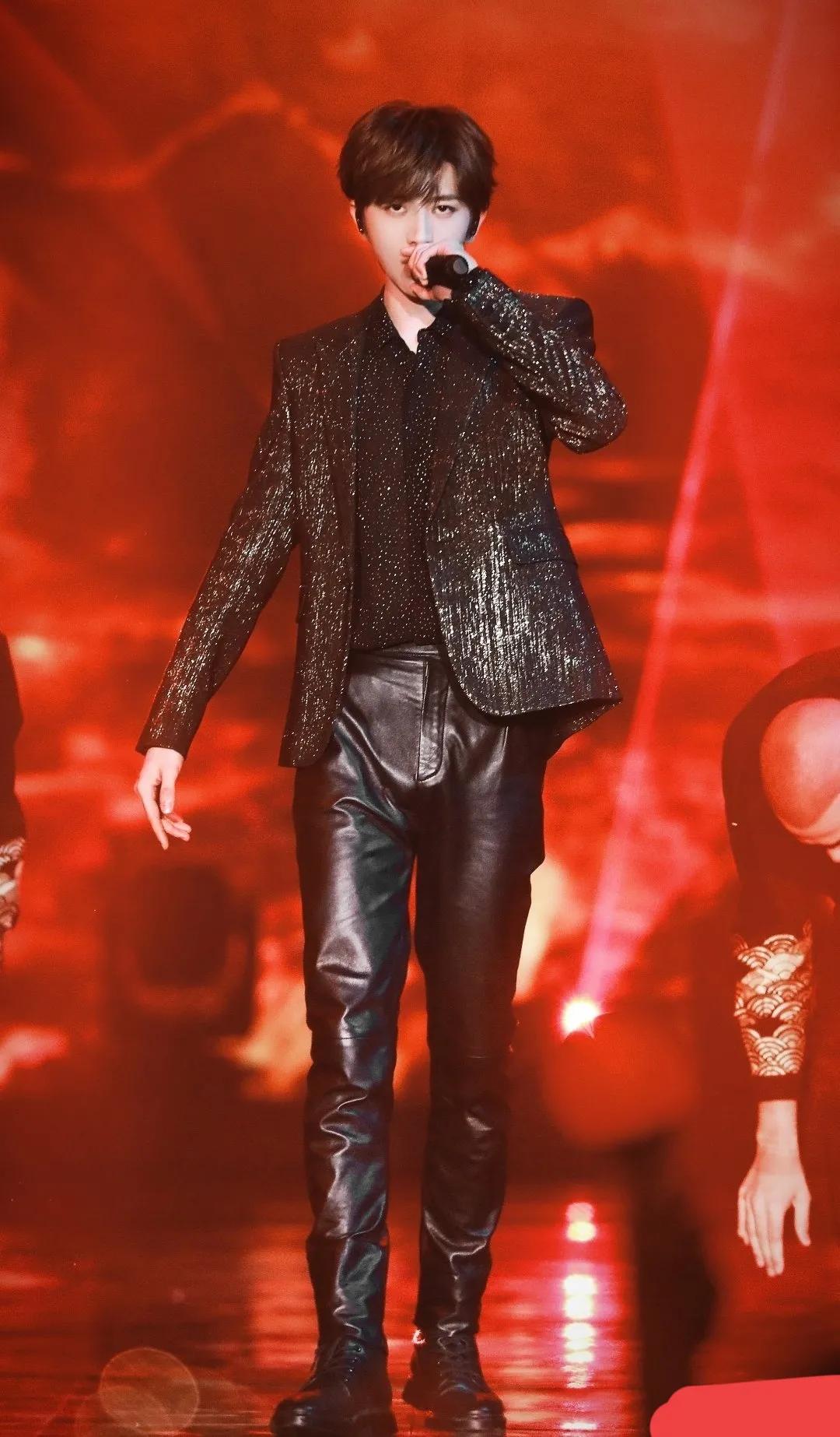 After Cai Xukun's one-night stand was exposed, his mother Xu Jing's "black history" was stripped ...