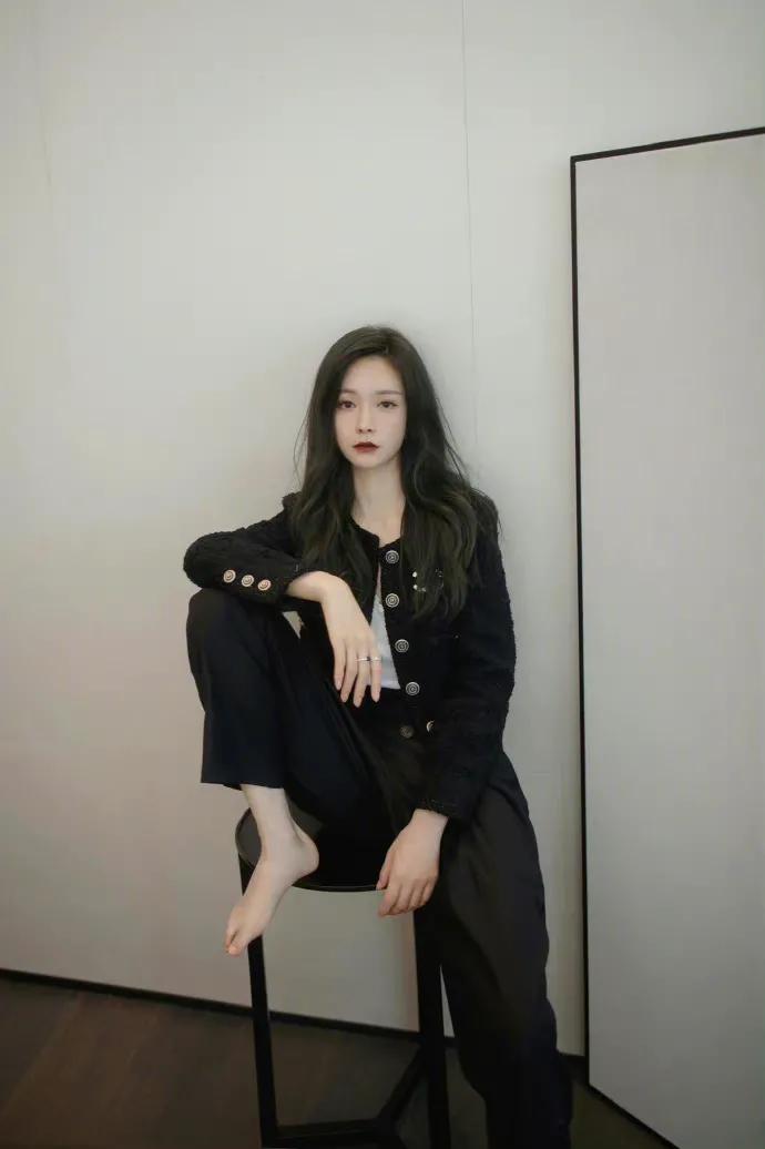 Moderator Shen Mengchen jiojio - iNEWS