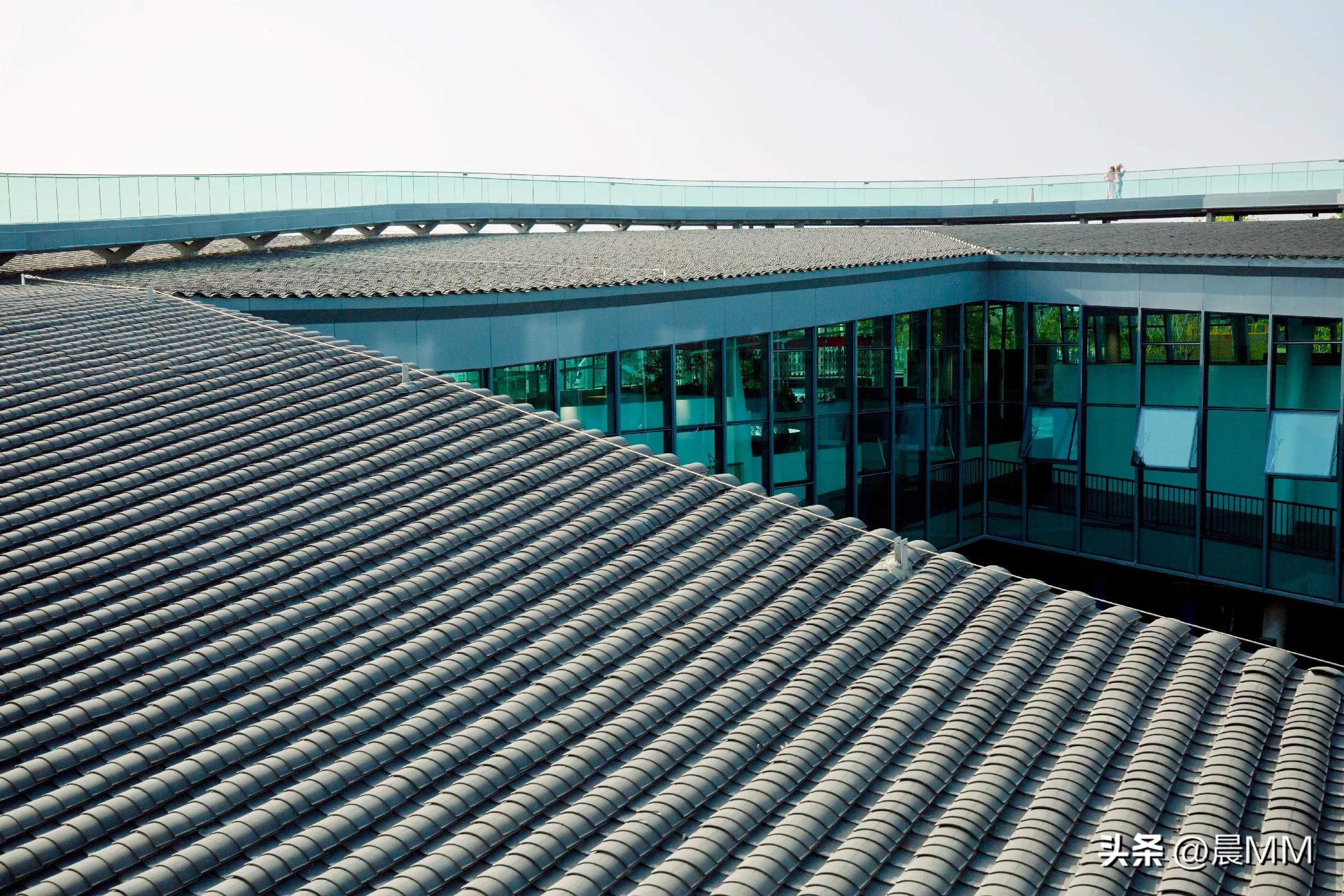 The windy yard of the greenway around the city of Chengdu The floating ...