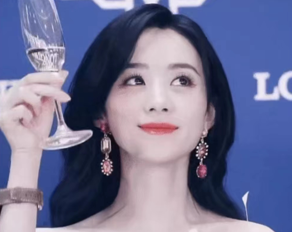This time, 35-year-old Zhao Liying surprised the world - iMedia