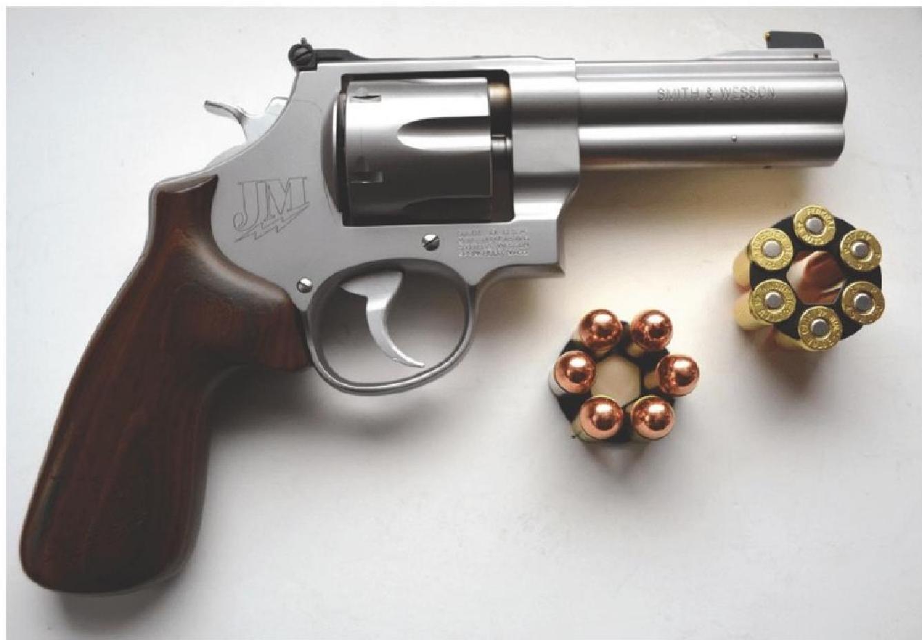 Military Equipment Pistol - American Smith & Wesson M625 (16) - iNEWS