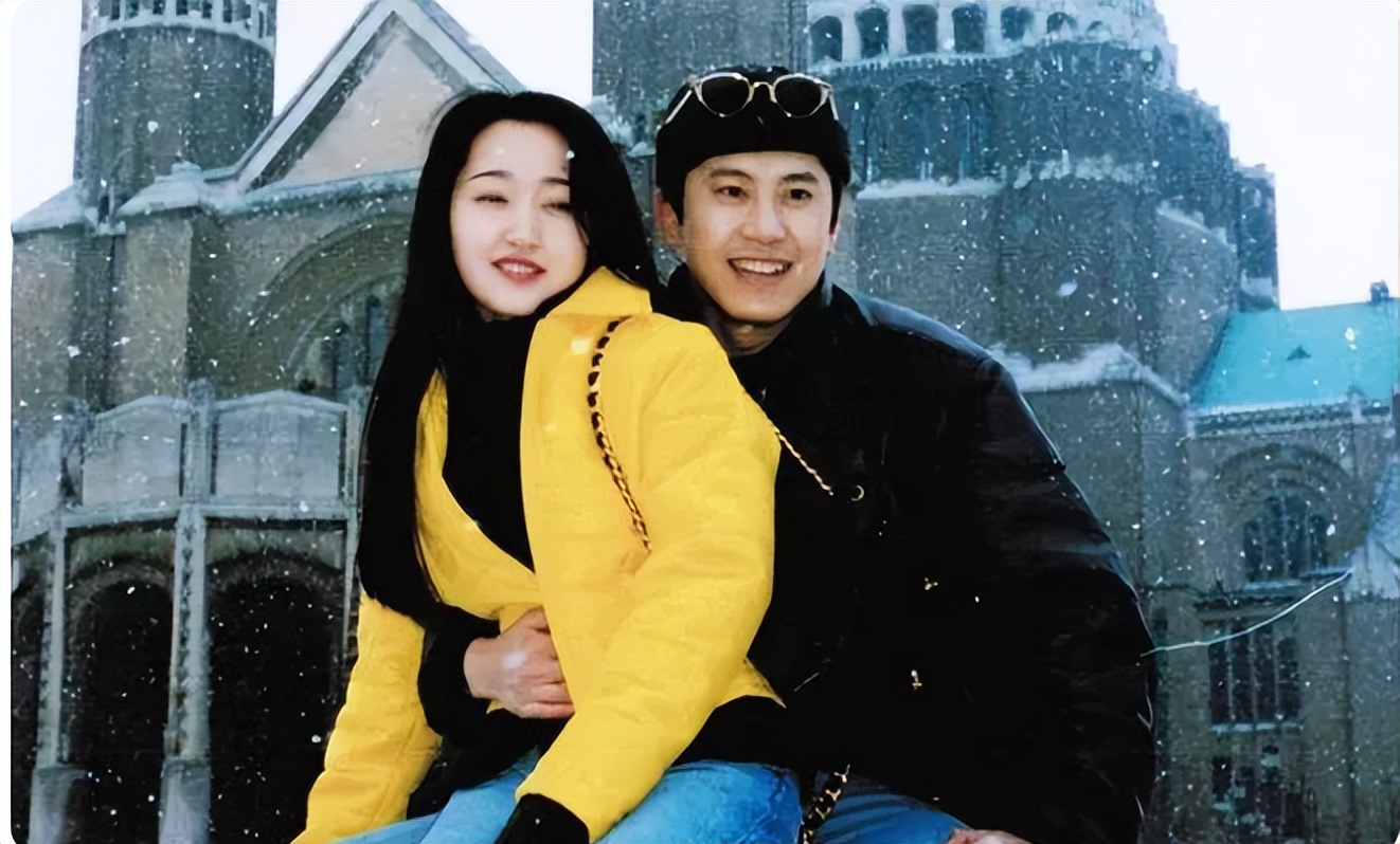 The 54-year-old outdated singer Mao Ning is favored by rich women and ...