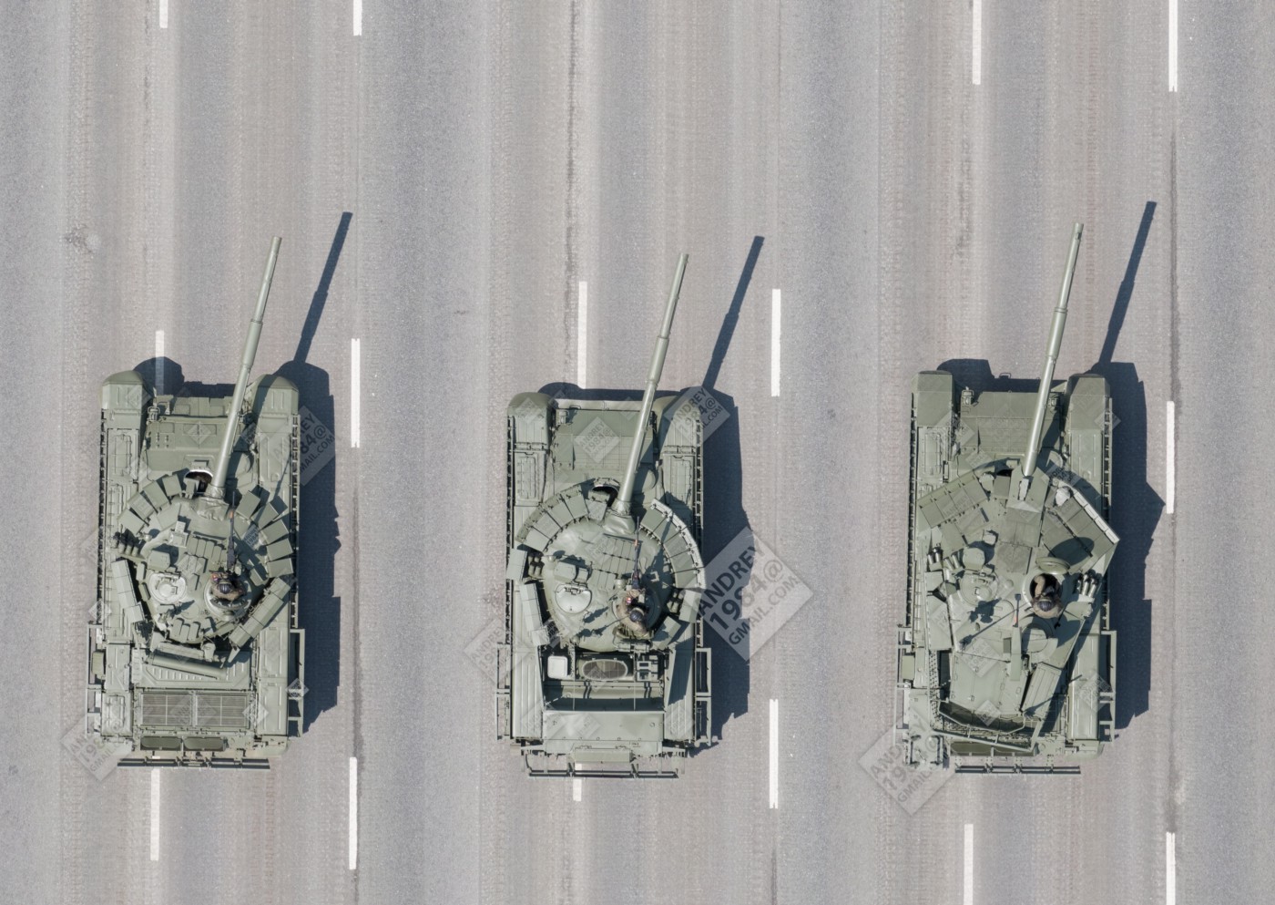 Why do Russian tanks look alike?T64, T72, T80, T90 can't tell the difference - iNEWS