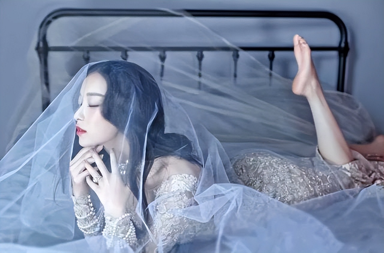 Ni Ni's feet are so beautiful, I'm afraid it's more than enough to be a ...