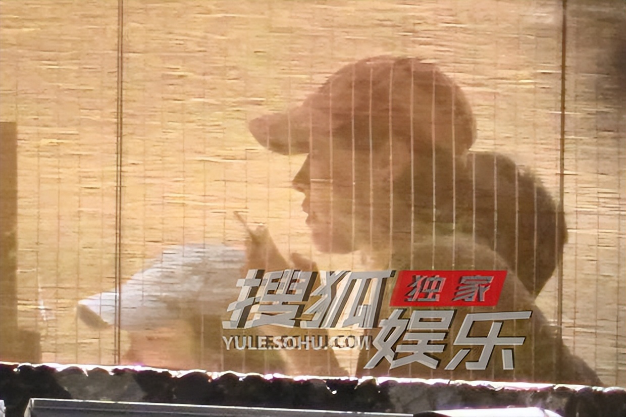 Exclusive: Bai Baihe and his friends eat Japanese food, taste wine and ...
