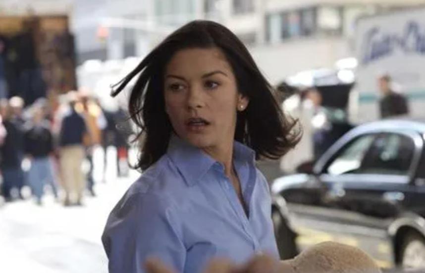 "Love Comes Back", How Signs and Symbols Enrich the Film's Mood - iNEWS