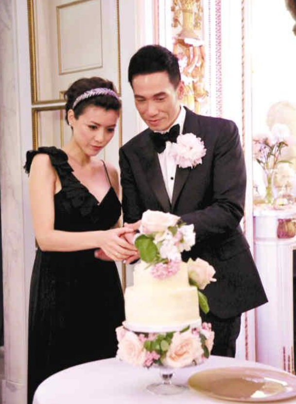 She used to be the champion of Miss Hong Kong, gave up her career after marrying Chen Hao, and ...