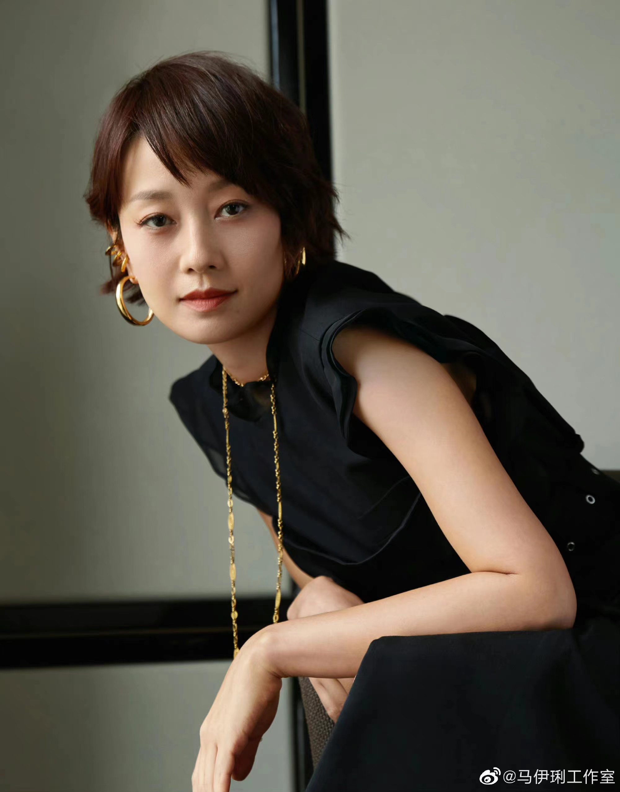 Ma Yili finally chose the right hairstyle, with short bangs and short ...