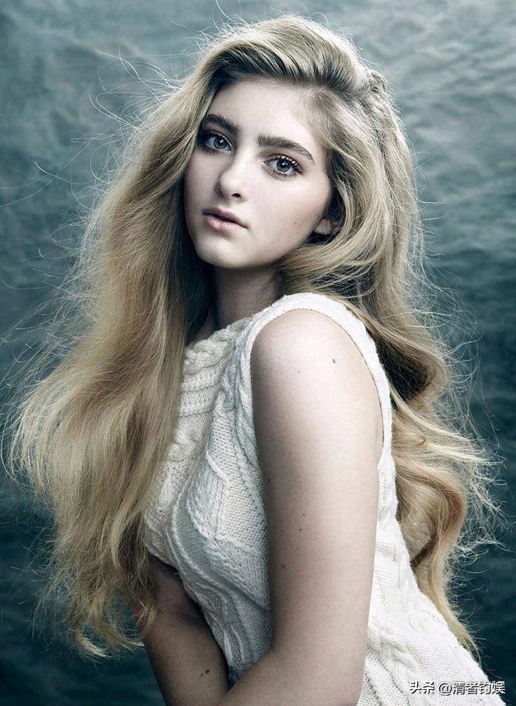 Queen behavior! Actress posts nude photos to counter hacker extortion ...