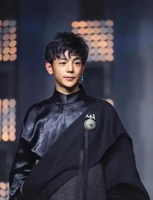 Gossip fish: Tang Yan's birthday Weibo comment area breaks defense ...