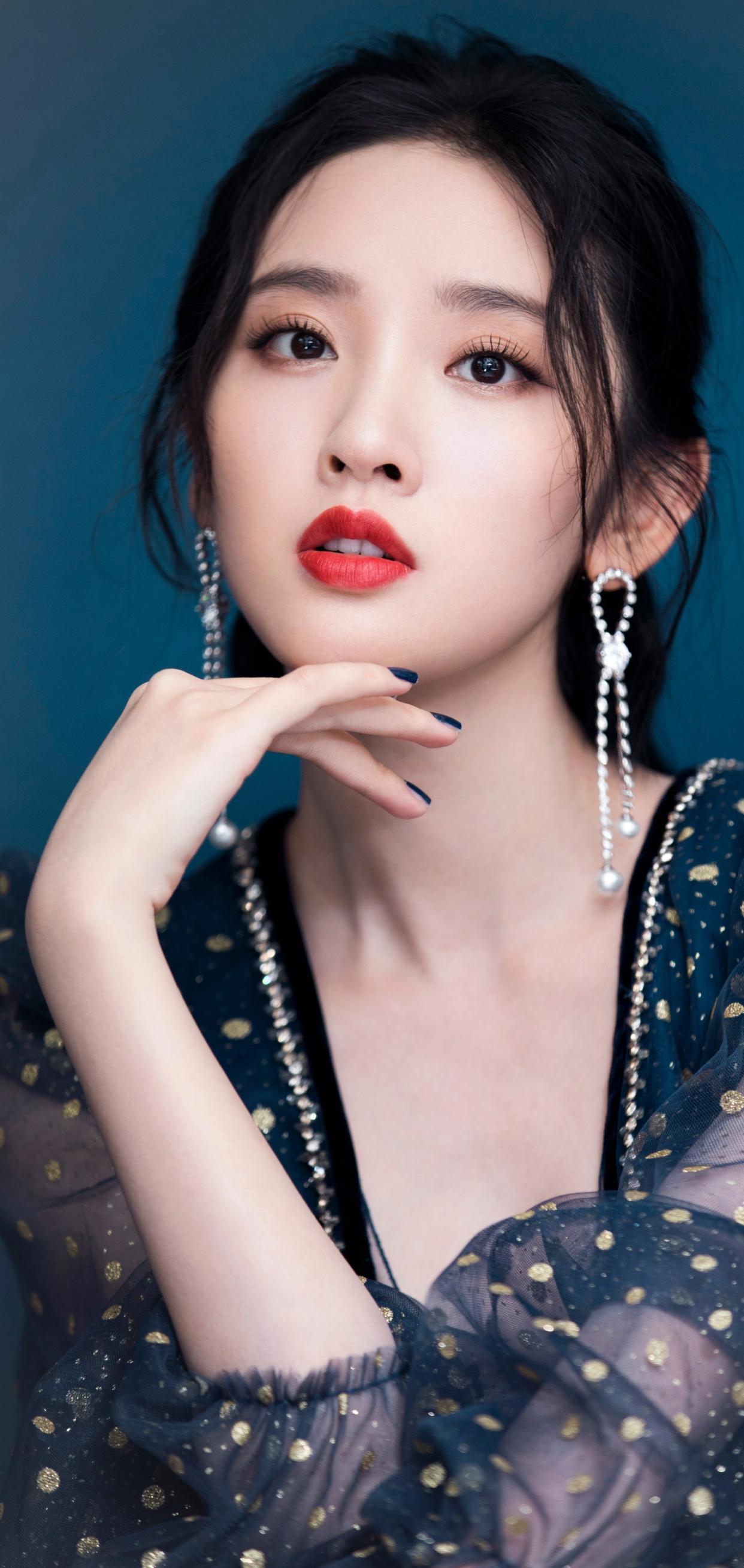 Tang Yixin's fashion blockbuster - iNEWS