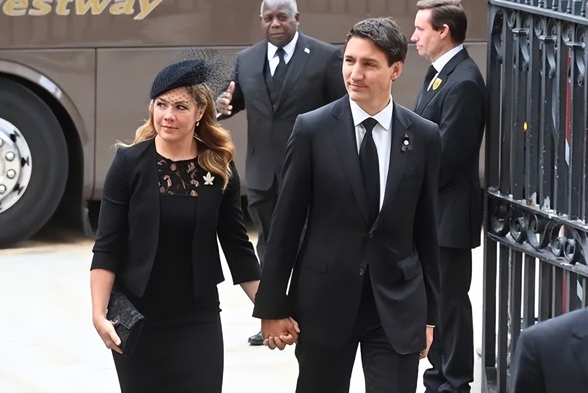 "Killing Eve" heroine Sandra Wu appeared at the Queen's funeral ...