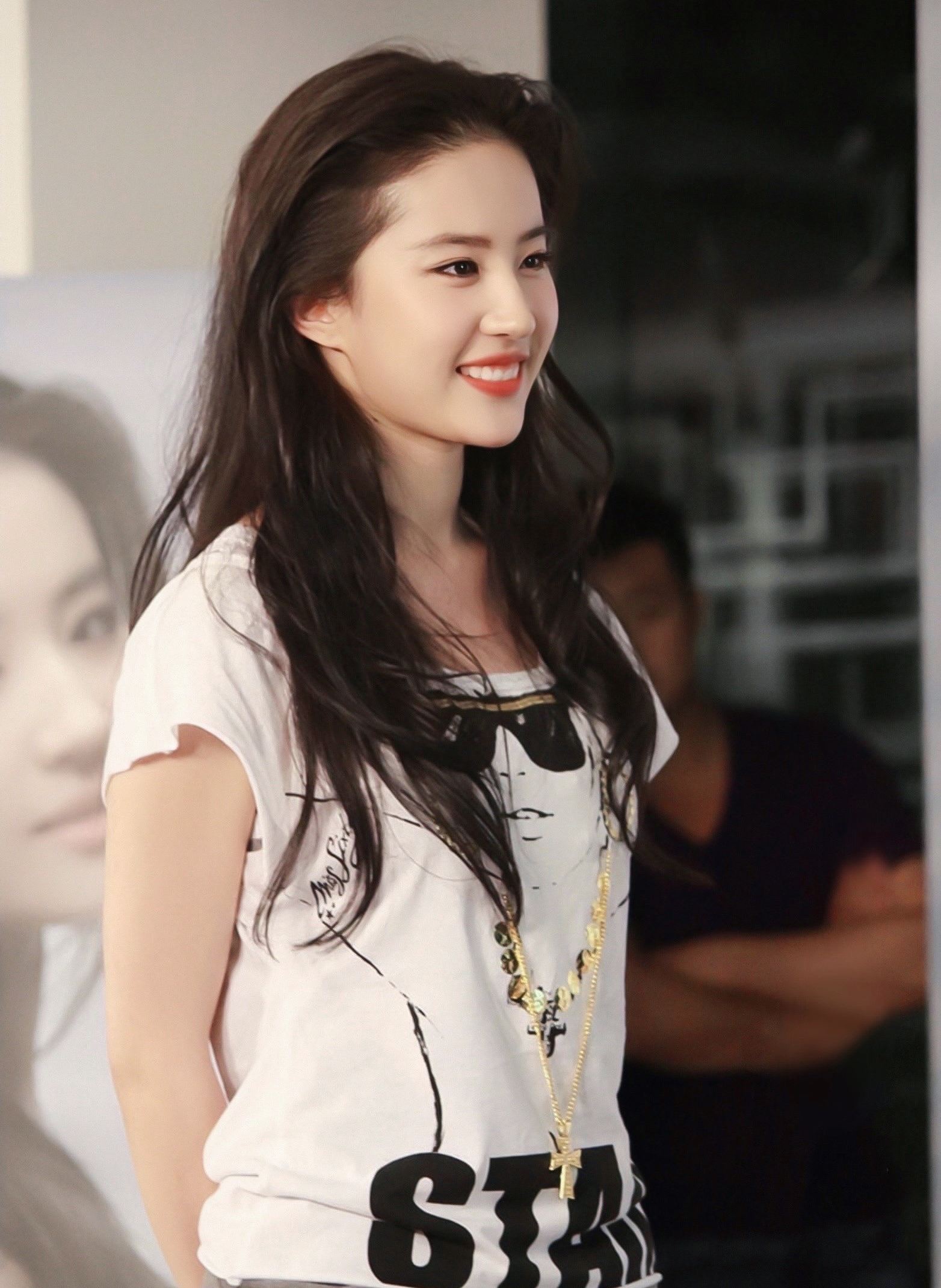 Liu Yifei, actress and singer - iNEWS