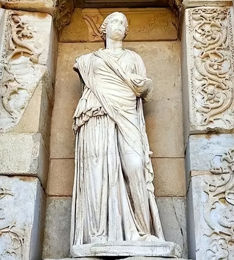 Origin and development of sculpture, as well as history and works while ...