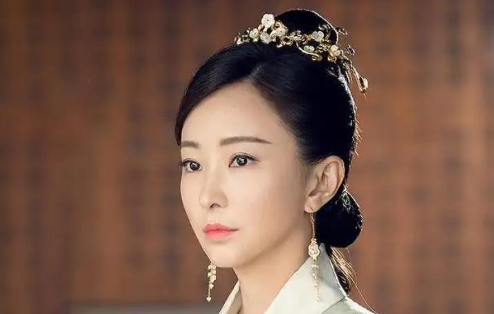 Lin Jing: At the age of 19, she gave up being a flight attendant for ...