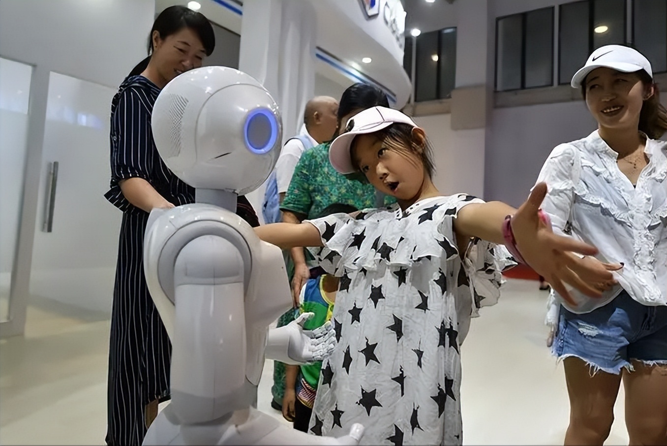 Terminator of loneliness! Subvert the traditional human-computer ...
