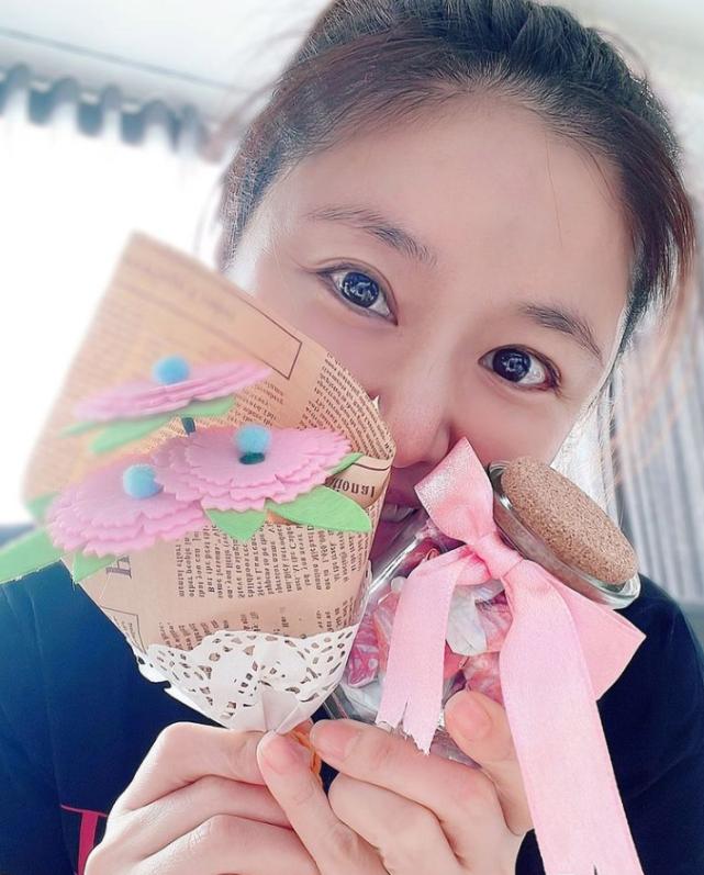 Ruby Lin revealed that her daughter tied her hair and painted eyebrows ...