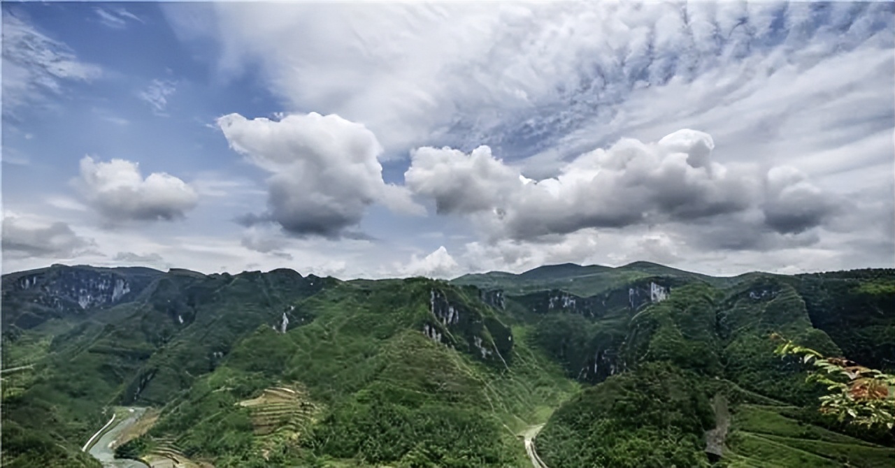 In 1795, Shi Sanbao, the king of Miao in western Hunan, killed Ming ...