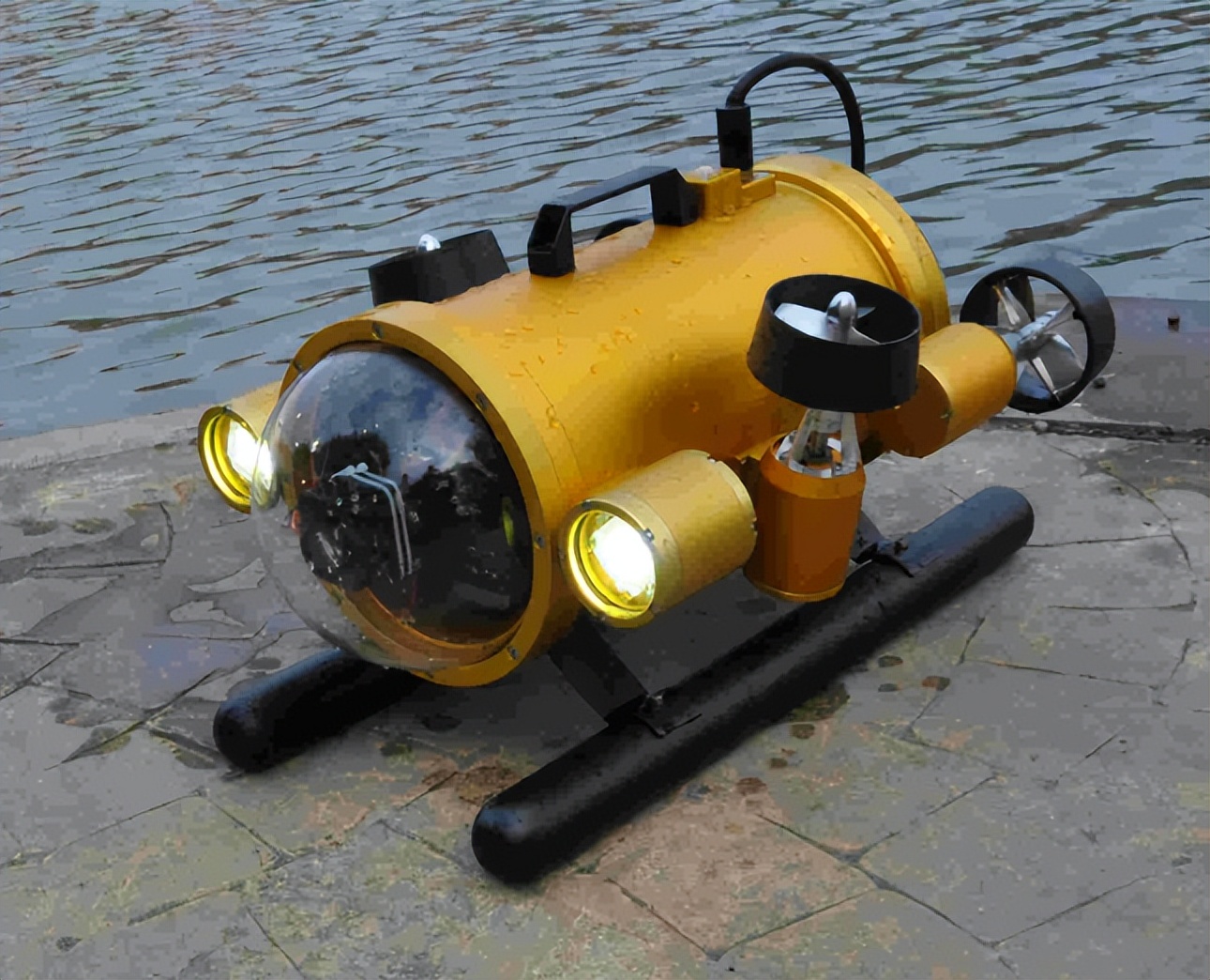Human beings get inspiration from squid and design bionic underwater ...