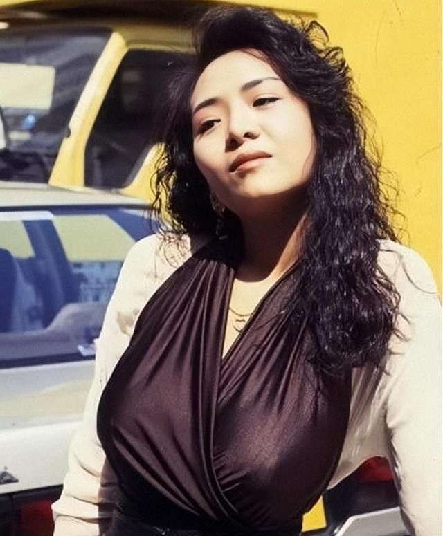 Is Amy Yip dedicated to art or is she relying on her size to rise to fame? - iNEWS