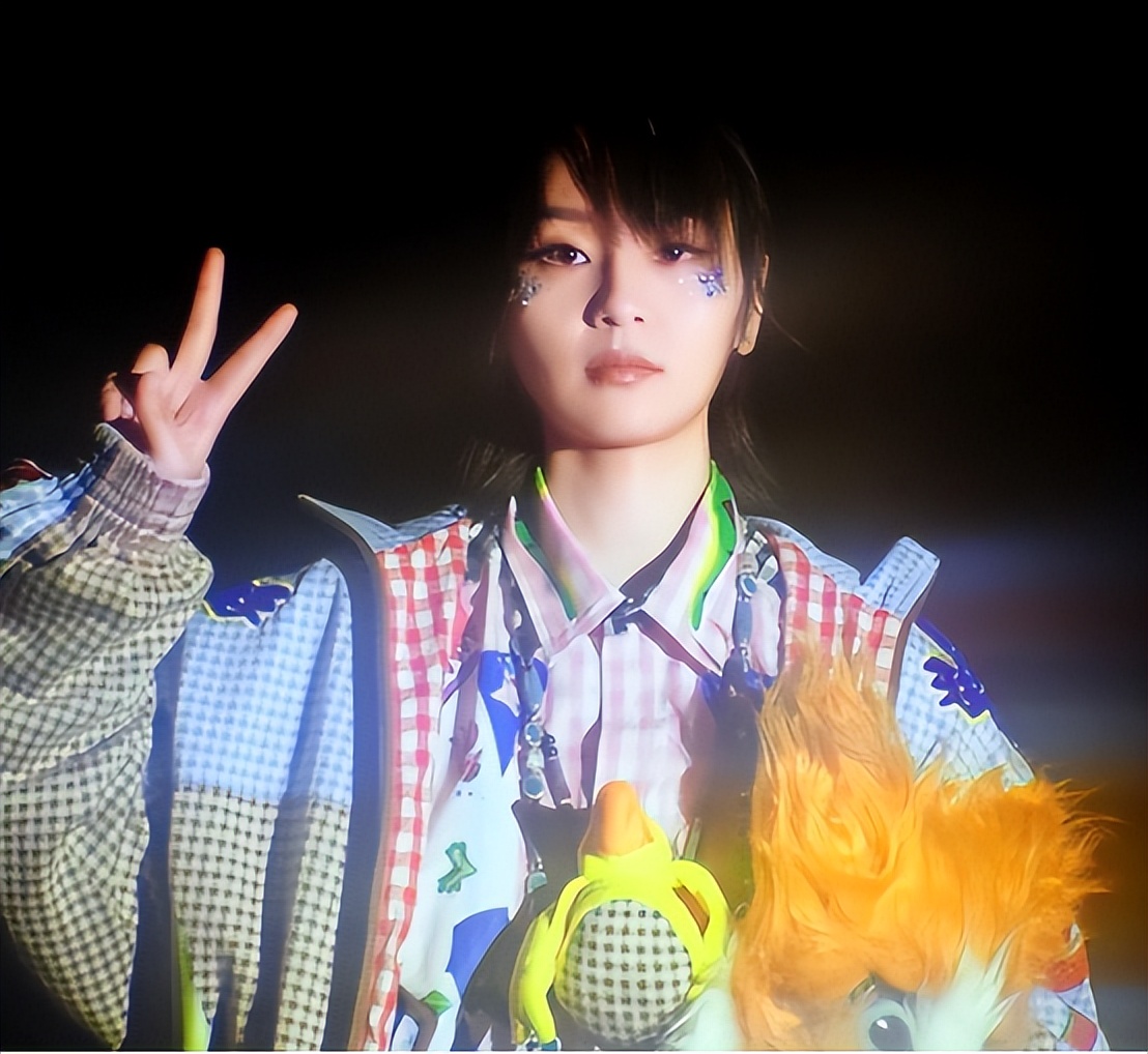 20 years since his debut, no scandals, no hype and no mutual tearing ...