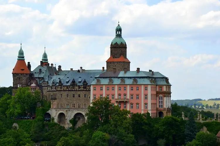 The construction style of ancient Polish cities, the cultural ...