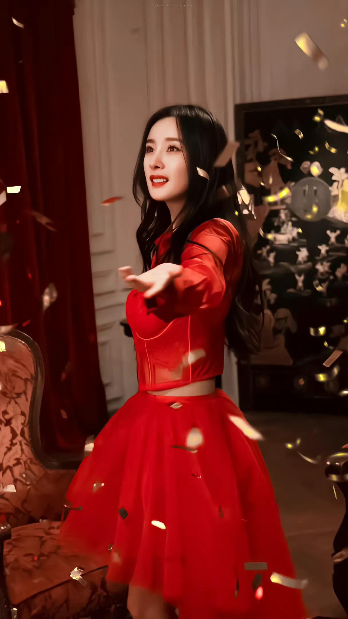 Yang Mi, red clothes - iNEWS