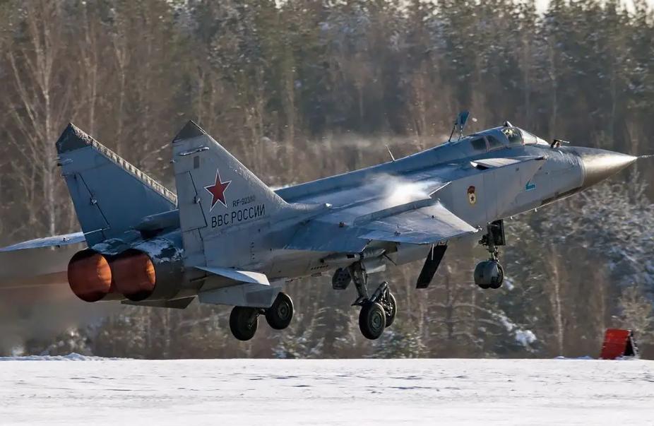 The MiG-31 interceptor crashed to the ground, the Russian Air Force ...
