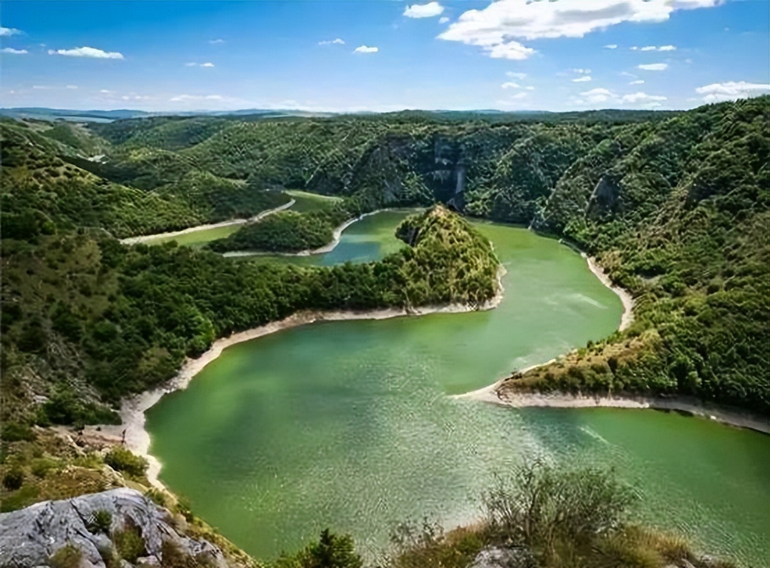 Origin and formation, from marginal outcrops to basin interior, a new ...