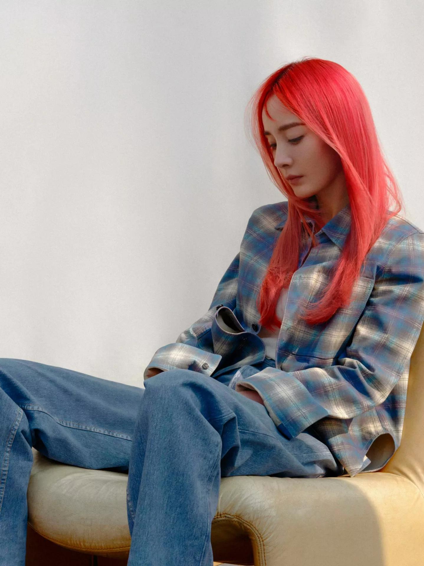 Yang Mi's red hair wallpaper - iMedia