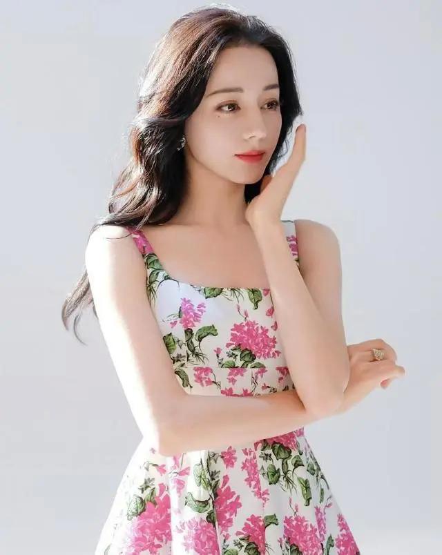 Dilireba posts beautiful photos: "looming" mysterious beauty, beauty ...