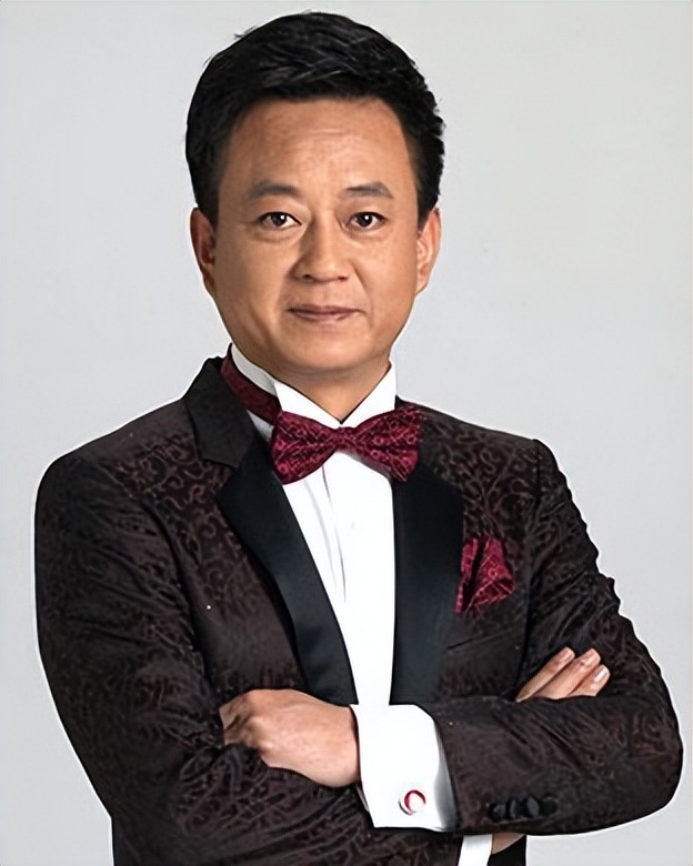 After four years, Zhu Jun, the famous host of CCTV, finally returned to ...