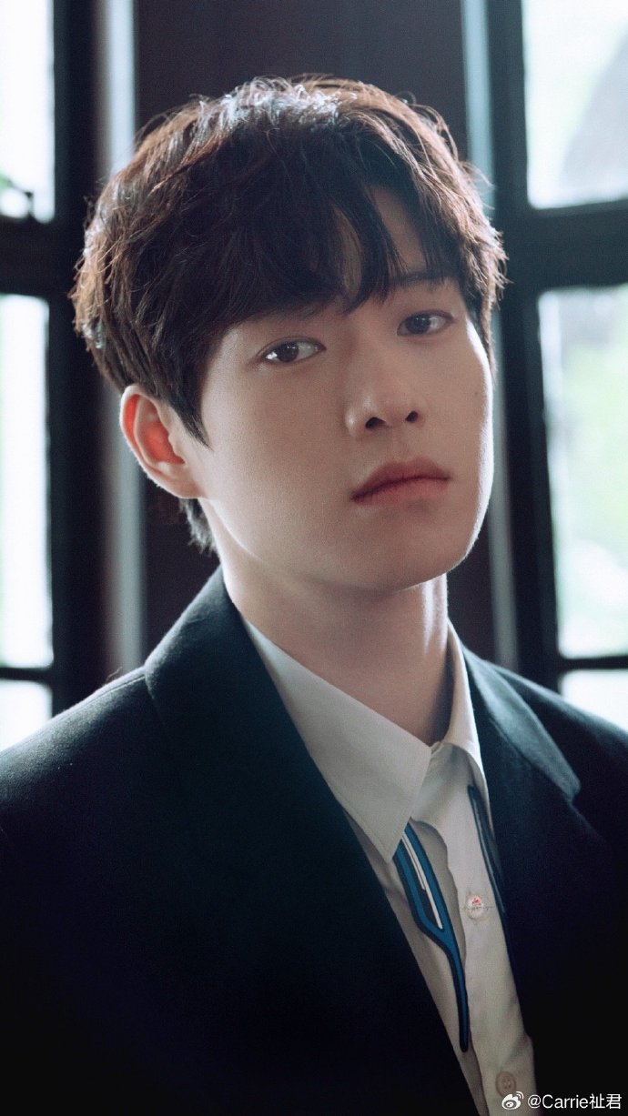 Wei Daxun, who is always a fan, completely reversed his reputation with a suit, and his ...