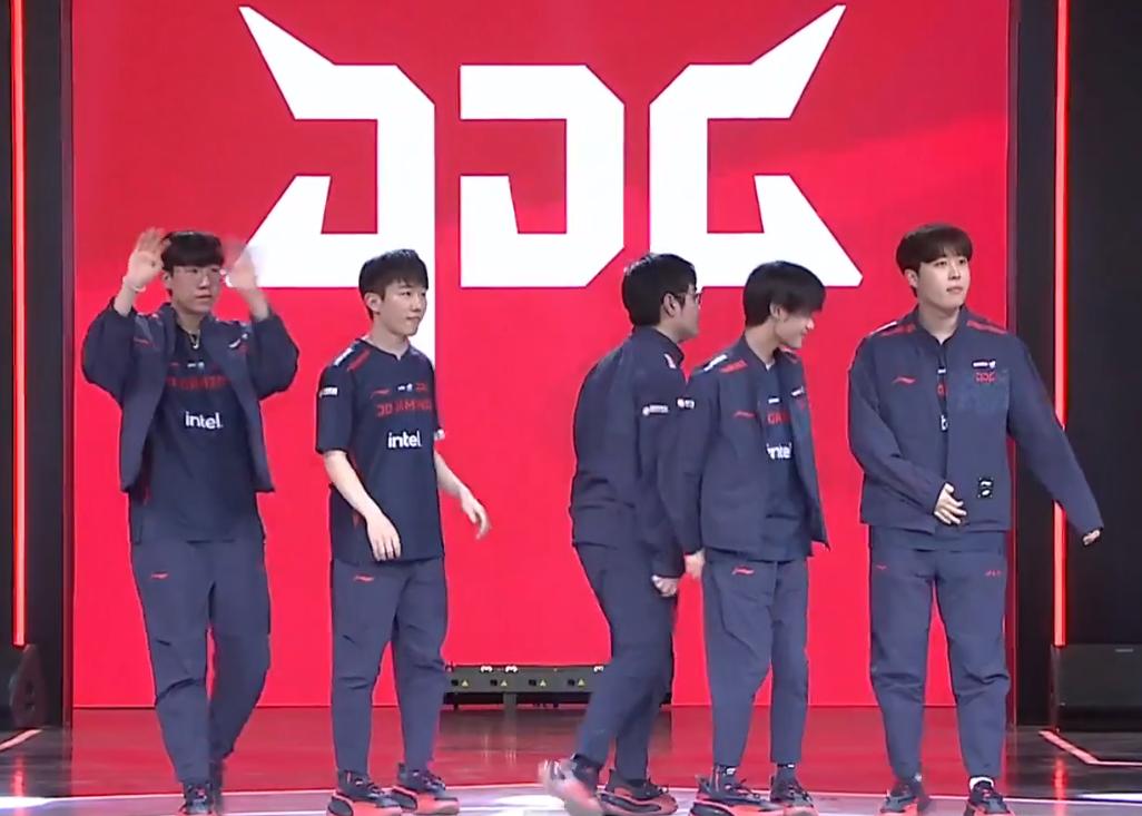 RNG lost 0:2 to JDG, Breathe and Wei tried their best, but the official blog was smashed by ...