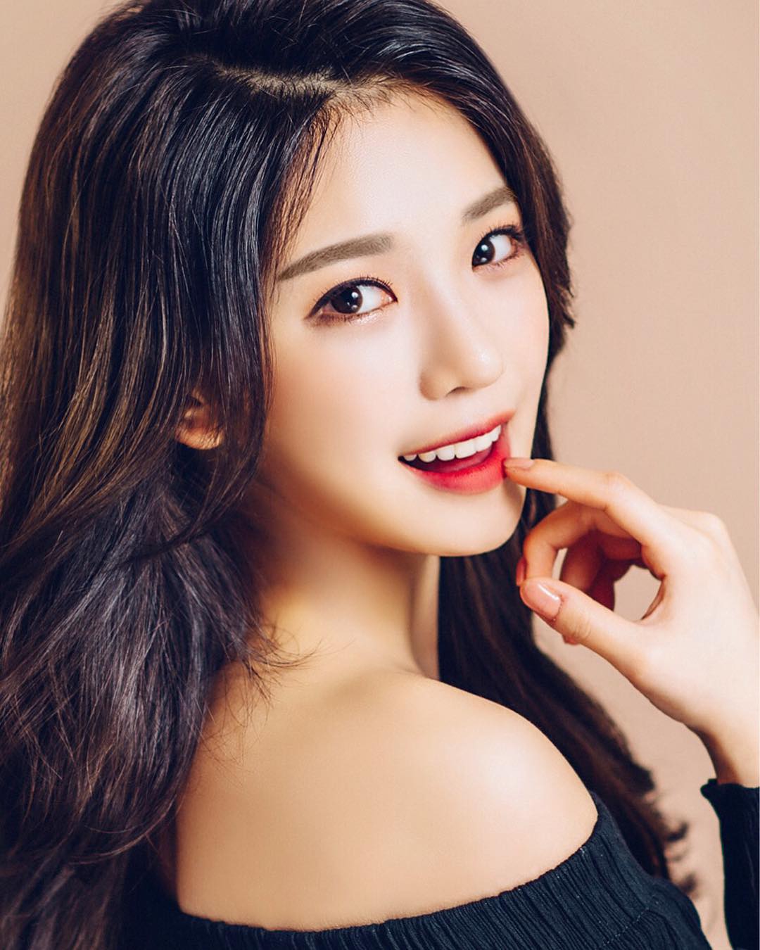 The first issue of the most beautiful Korean female artist Li Shiya - iNEWS