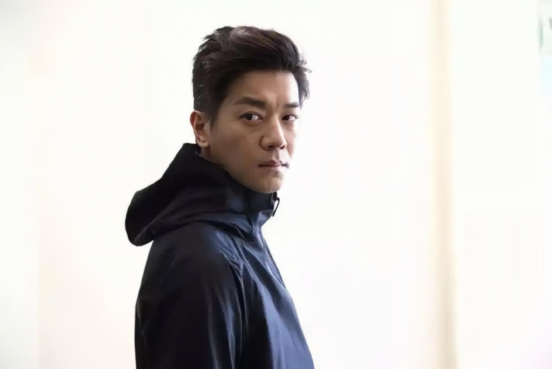 Congratulations!A well-known TVB male star was upgraded to be a program ...