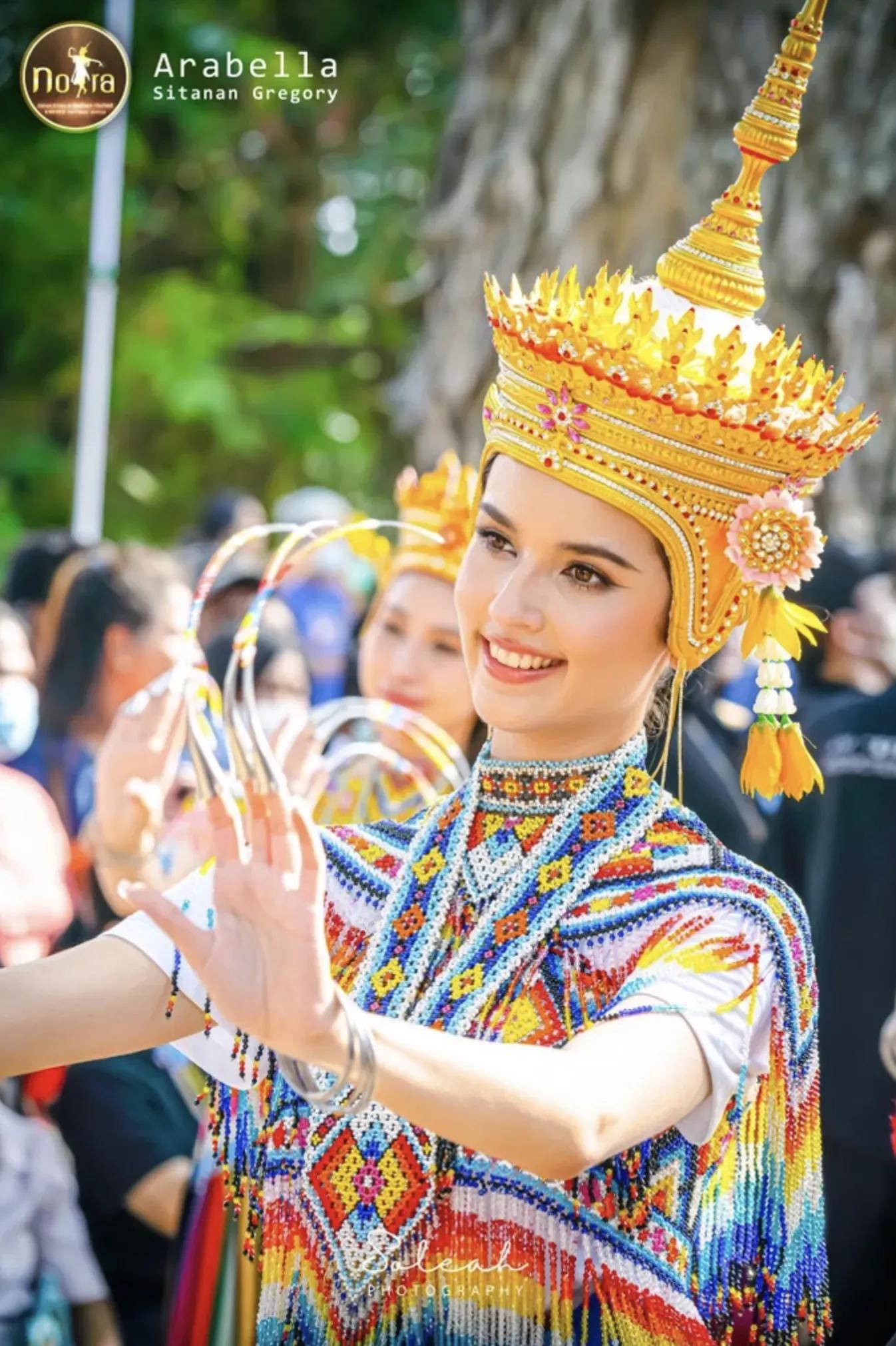Thailand's new mixed-race supermodel Arabella - iNEWS