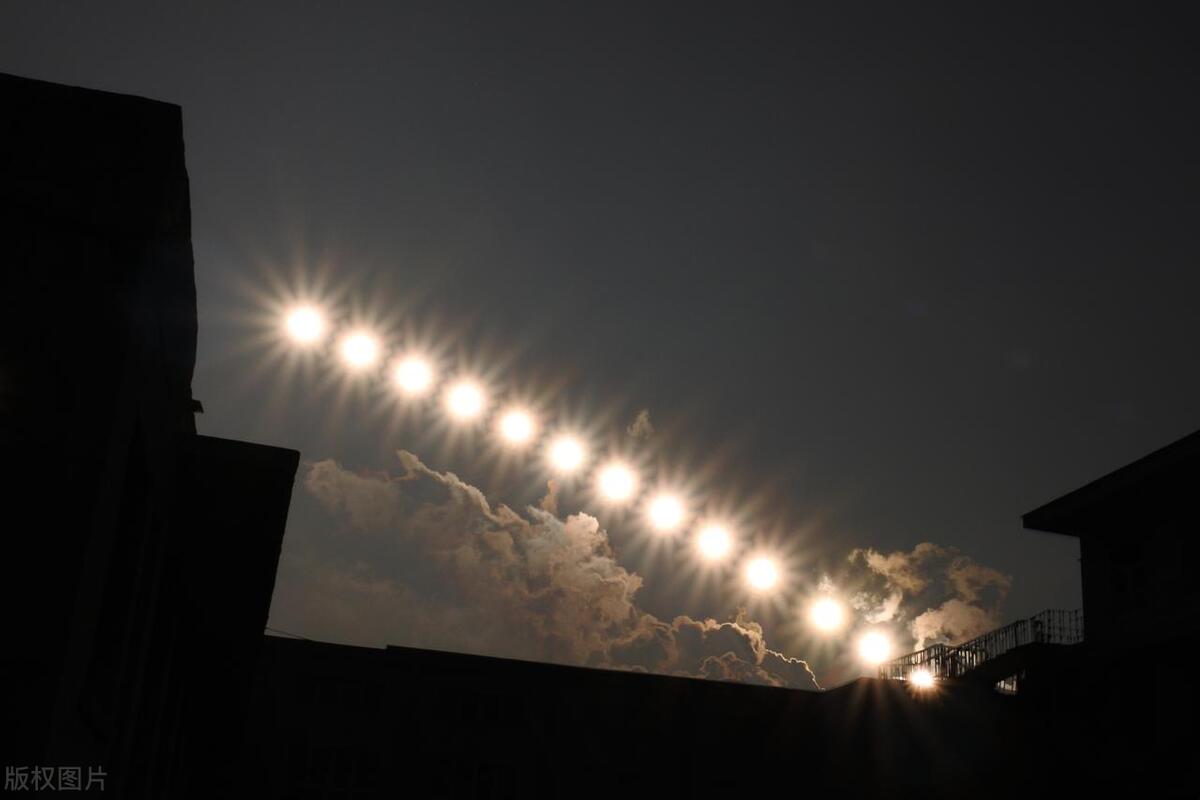 On May 5, 1110 AD, the moon disappeared mysteriously in the sky, and ...