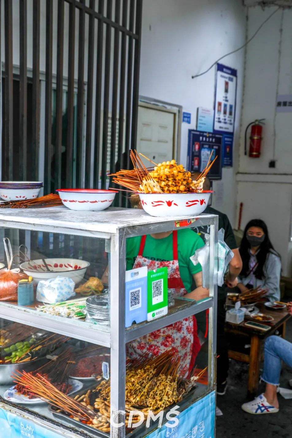 The string of carts hidden in the iron fence in Chengdu is finally open ...