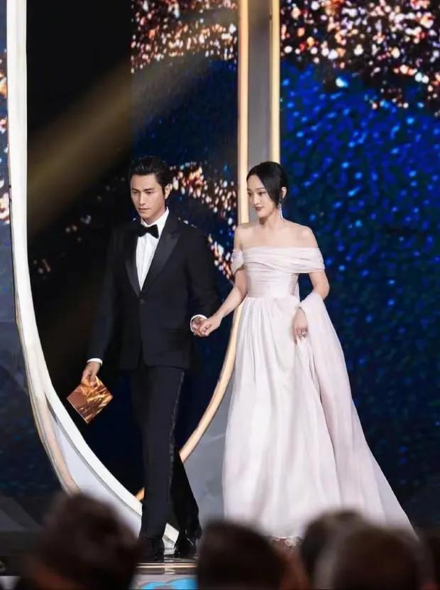 Zhou Xun and Chen Kun show on the same stage, their appearance is ...
